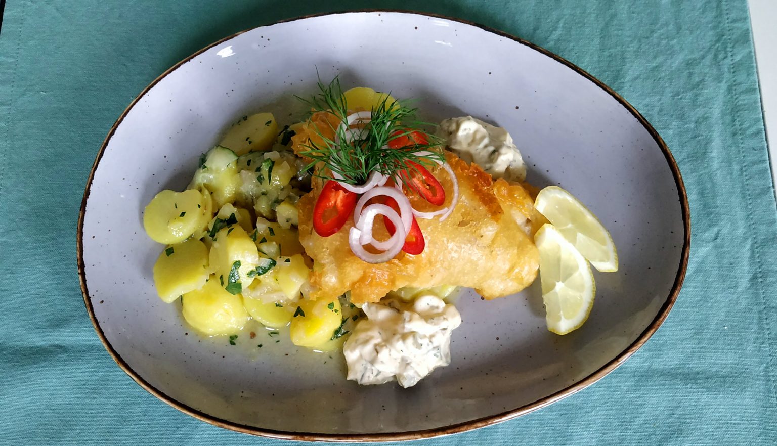 Rezept für Backfisch mit Kartoffelsalat und Remoulade